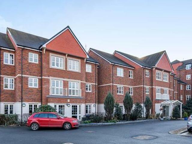 2 Bedroom Flat For Sale In Berkshire
