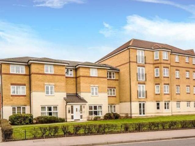 2 Bedroom Flat For Sale In Berkshire