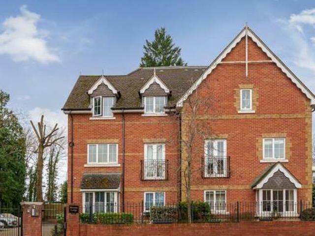2 Bedroom Flat For Sale In Berkshire
