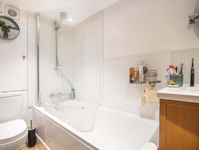 2 bedroom flat for sale in Beta Place, Clapham Common, London, SW4
