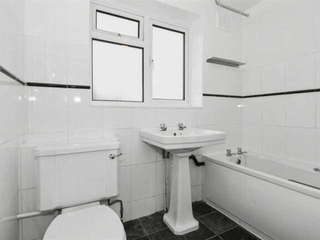 2 bedroom flat for sale in Beverley Road, Leamington Spa, CV32
