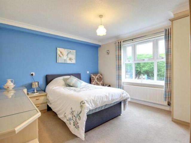 2 bedroom flat for sale in Beverley Road, Willerby, Hull, HU10