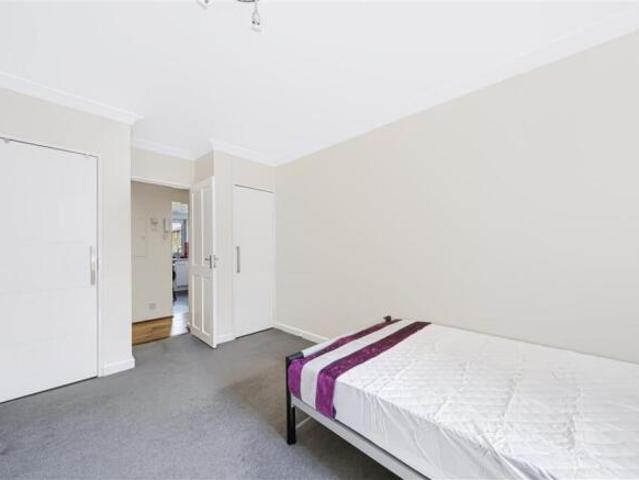 2 bedroom flat for sale in Binfield Road, SW4