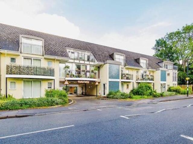 2 Bedroom Flat For Sale In Biggin Hill, Westerham