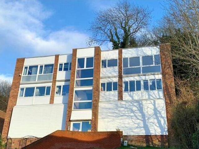 2 Bedroom Flat For Sale In Biggin Hill, Westerham