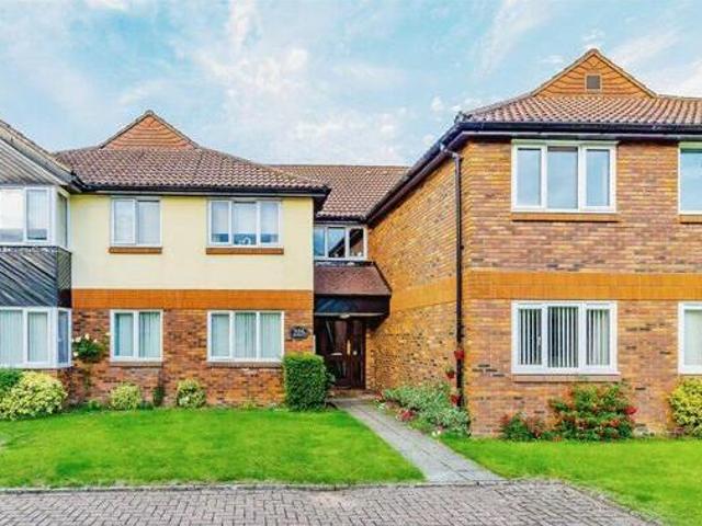 2 Bedroom Flat For Sale In Biggin Hill, Westerham