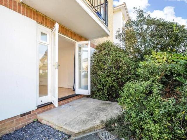 2 bedroom flat for sale in Biggin Hill Close, Kingston Upon Thames, KT2