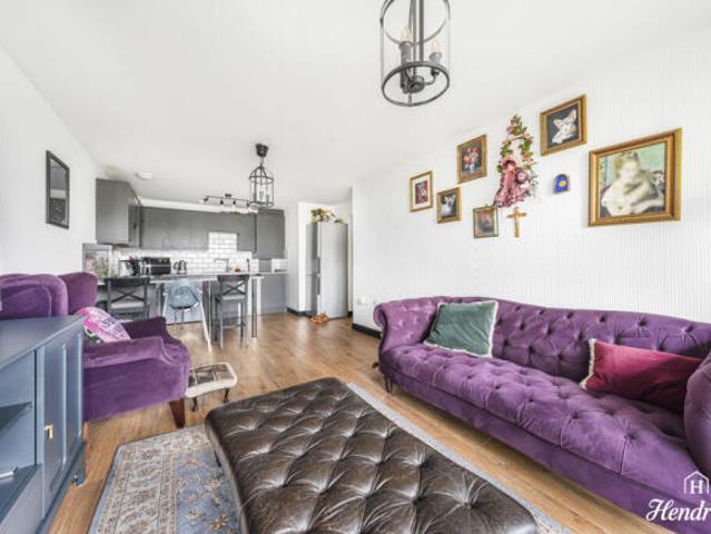 2 bedroom flat for sale in Bircham Road, Southend on sea, SS2 5, SS2