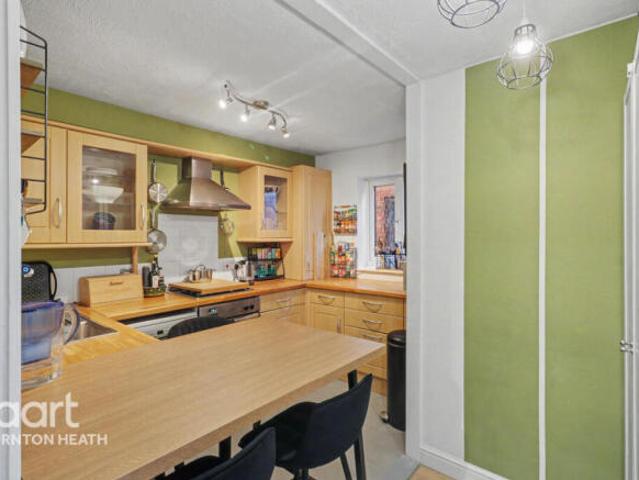 2 bedroom flat for sale in Birchanger Road, London, SE25