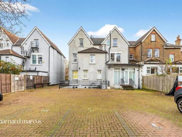2 bedroom flat for sale in Birdhurst Rise, South Croydon, CR2