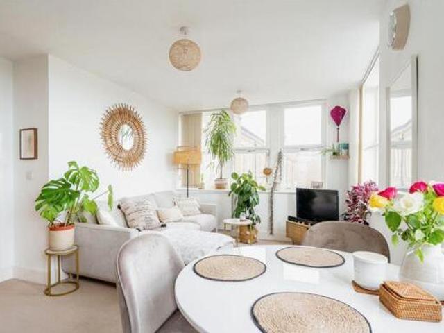 2 Bedroom Flat For Sale In Birkby
