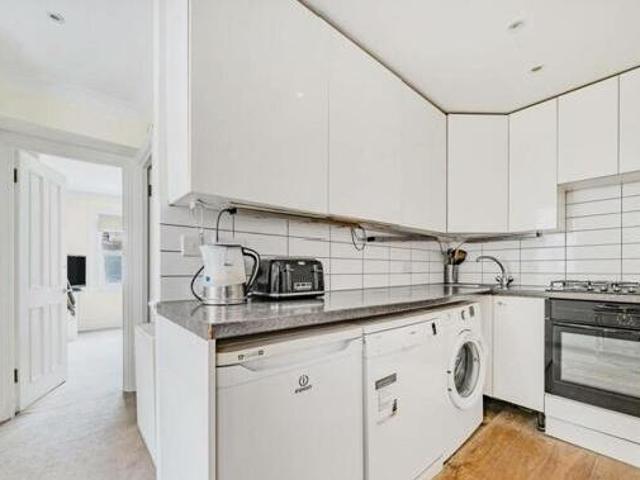 2 Bedroom Flat For Sale In Bishop´s Park, London