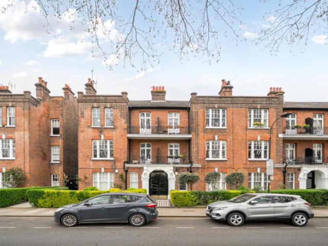2 bedroom flat for sale in Bishops Park Road, London, SW6