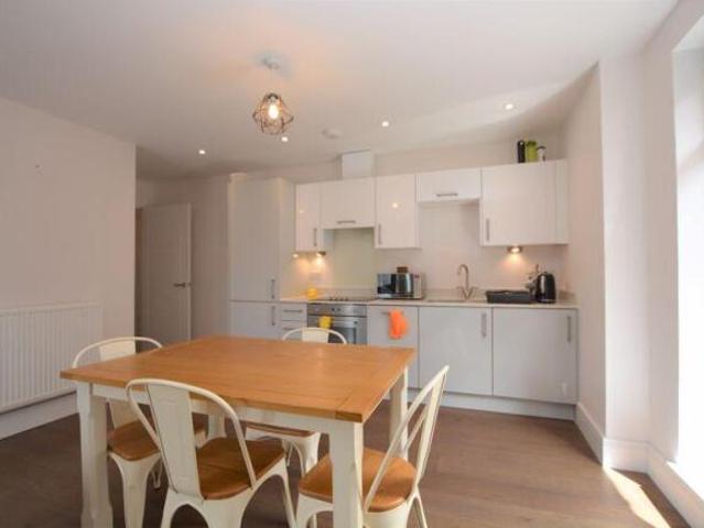 2 bedroom flat for sale in Bishops Road, Slough, SL1