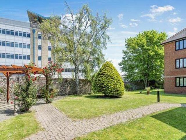 2 Bedroom Flat For Sale In Bognor Regis
