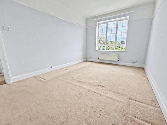 2 bedroom flat for sale in Boscombe Spa, BH5
