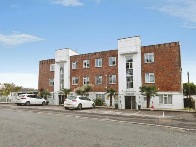2 bedroom flat for sale in Boscombe Spa Road, Bournemouth, BH5