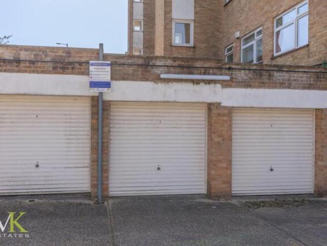 2 bedroom flat for sale in Boscombe Spa Road, Bournemouth, BH5