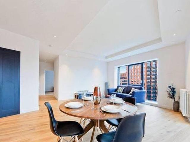 2 bedroom flat for sale in Botanic Square London City Island E14 E14