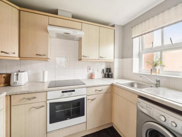2 bedroom flat for sale in Botham Drive, Slough, SL1