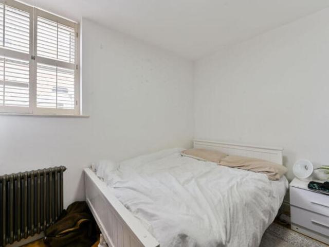 2 bedroom flat for sale in Boutflower Road, Clapham Junction, London, SW11