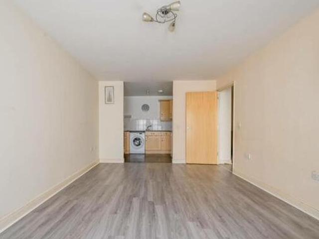 2 Bedroom Flat For Sale In Bounds Green, London