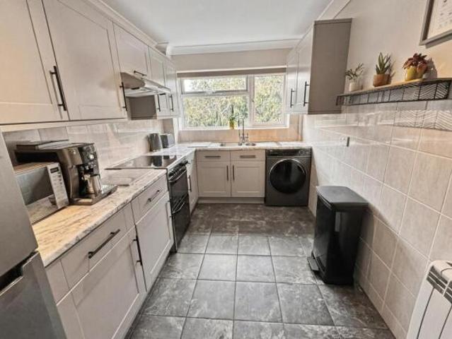 2 bedroom flat for sale in Bournemouth, BH2