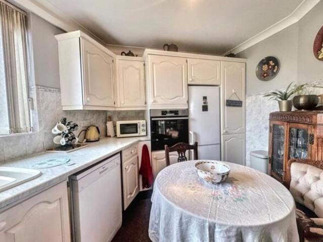 2 bedroom flat for sale in Bournemouth, BH4