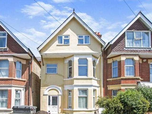 2 Bedroom Flat For Sale In Bournemouth, Dorset
