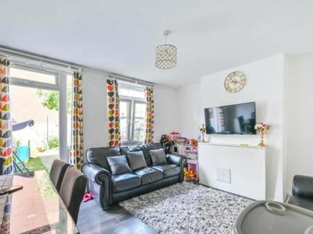 2 Bedroom Flat For Sale In Bow, London