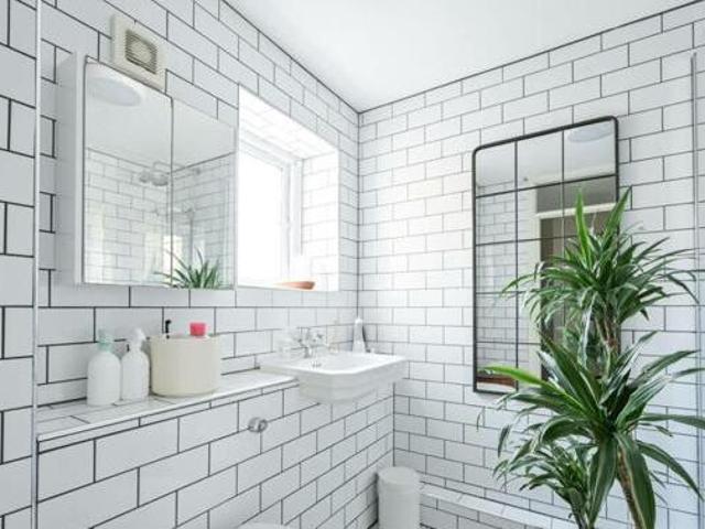 2 Bedroom Flat For Sale In Bow, London