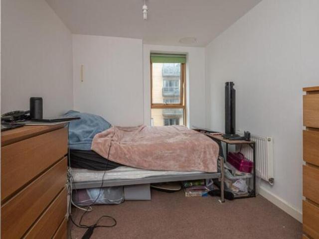 2 bedroom flat for sale in Bowman Lane, Leeds, LS10