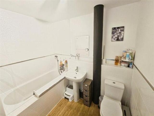 2 bedroom flat for sale in Blackburn Road, Bolton, Greater Manchester, BL1