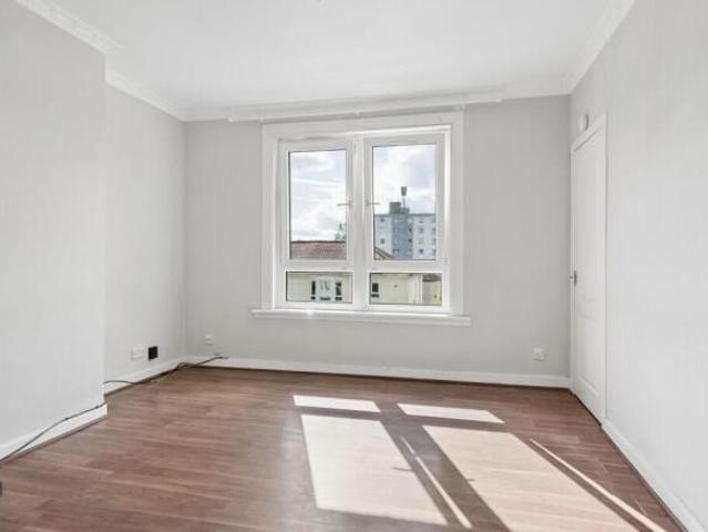 2 bedroom flat for sale in Blairdardie Road, Knightswood, G13