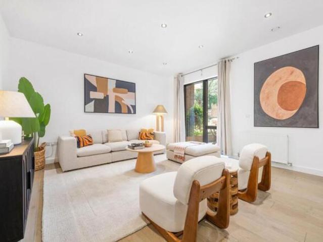 2 bedroom flat for sale in Blairderry Road, SW2