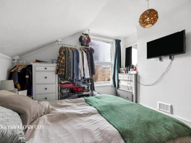 2 bedroom flat for sale in Broad Green Avenue, Croydon, CR0