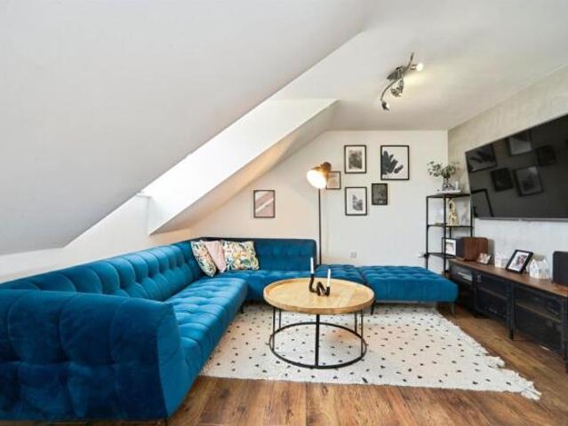 2 bedroom flat for sale in Broadlands Court, Pudsey, LS28