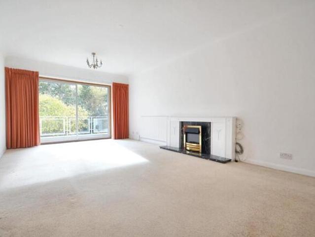 2 bedroom flat for sale in Broadstone, BH18