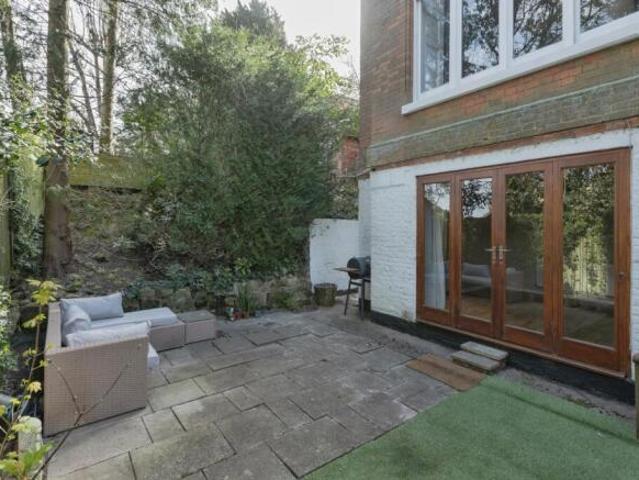 2 bedroom flat for sale in Broadwater Down, Tunbridge Wells, Kent, TN2