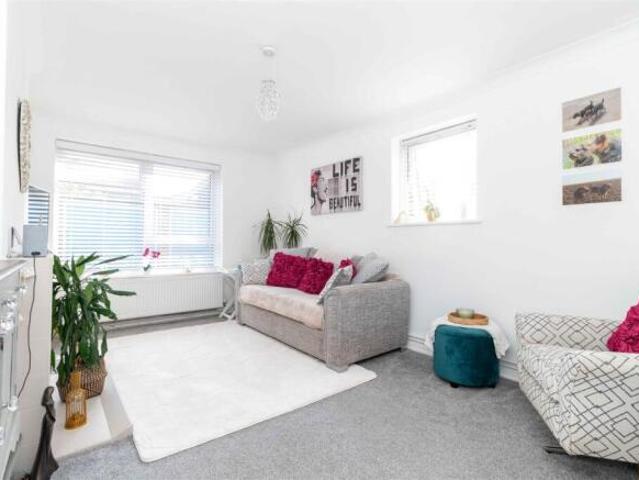 2 bedroom flat for sale in Broadwater Street East, Worthing, BN14