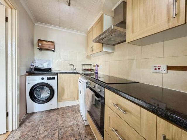 2 bedroom flat for sale in Broadway, Bexleyheath, DA6