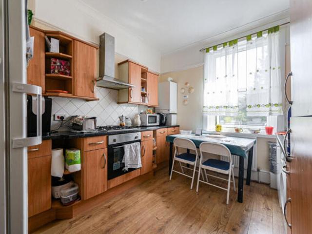 2 bedroom flat for sale in Bromley Road, Catford, London, SE6