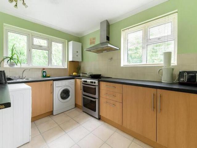 2 bedroom flat for sale in Bromley Road, Shortlands, Bromley, BR2
