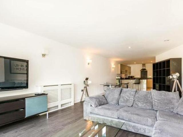 2 Bedroom Flat For Sale In Bromley