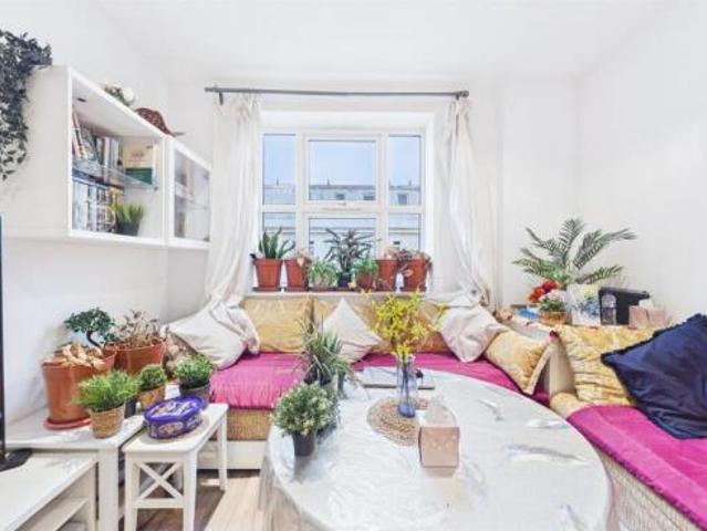 2 bedroom flat for sale in Bromyard Avenue, London, W3