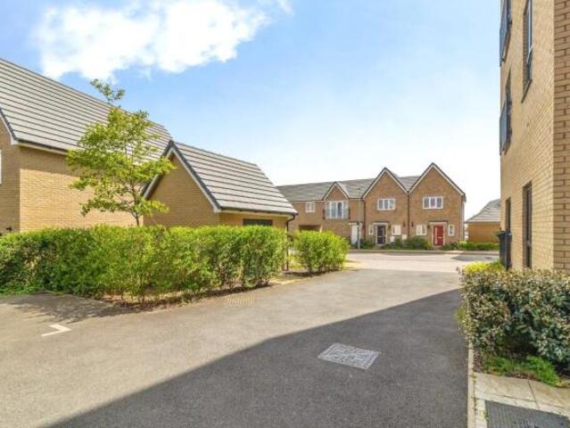 2 bedroom flat for sale in Bronte Avenue, Tattenhoe Park, Milton Keynes, Buckinghamshire, MK4