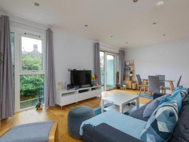 2 bedroom flat for sale in Broomgrove Road, Broomgrove Gardens, S10