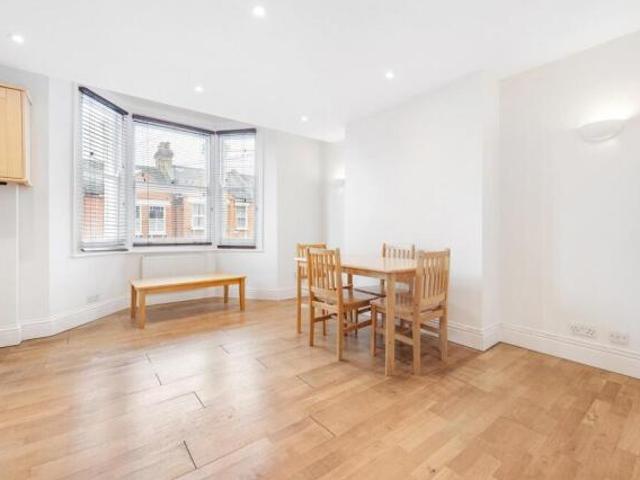 2 bedroom flat for sale in Brading Road, SW2
