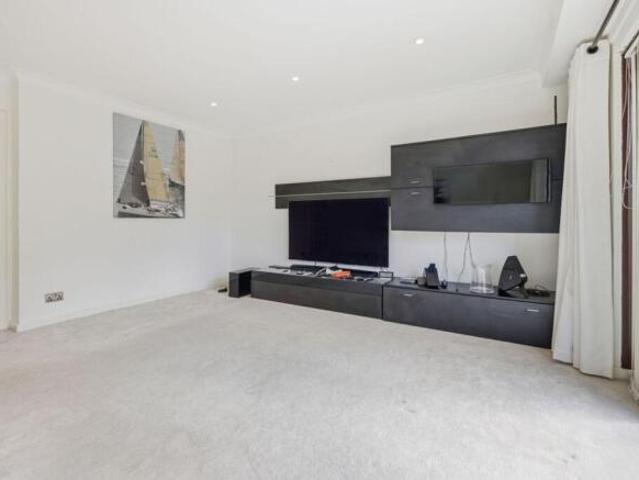 2 bedroom flat for sale in Braidpark Drive, Giffnock, G46
