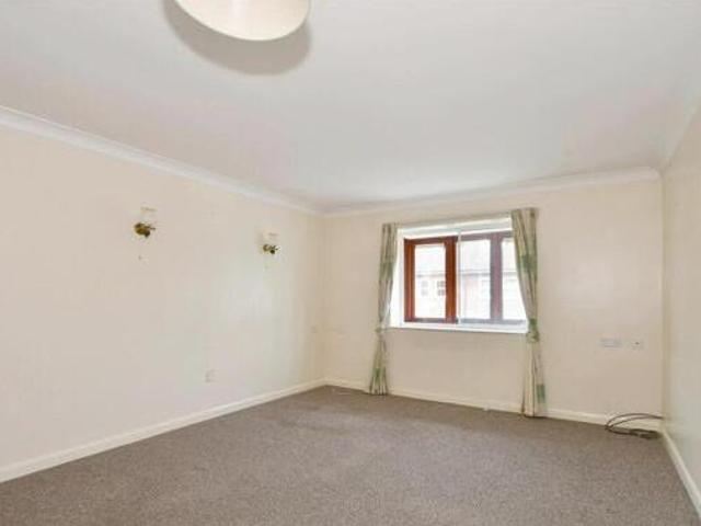 2 Bedroom Flat For Sale In Bramley, Guildford